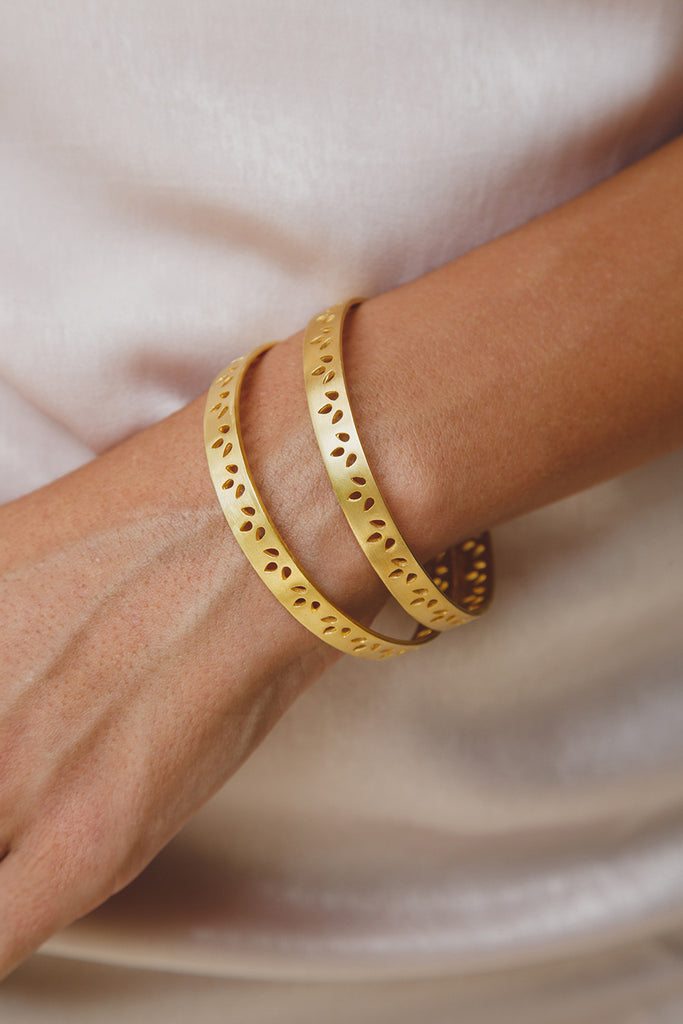 Lily Bangle Gold – Royal Hamam